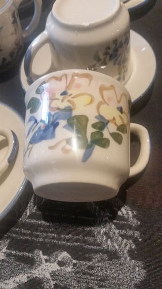 6 tazzine + 6 piattini + zuccheriera + lattiera