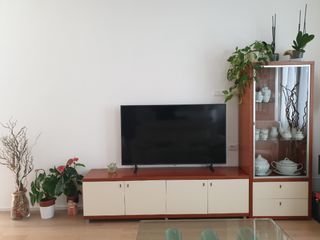 Parete componibile in legno ciliegio e color crema