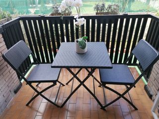 Tavolo e sedie da esterno pieghevoli 