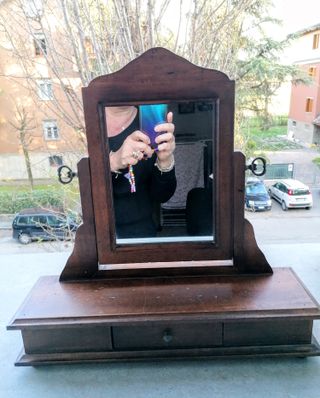 Specchio da appoggio con cassetto
