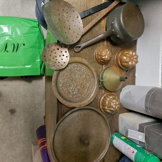 9 oggetti in rame da appendere 