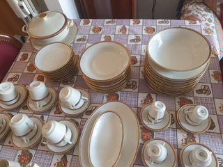 set piatti e colazione con bordo in oro