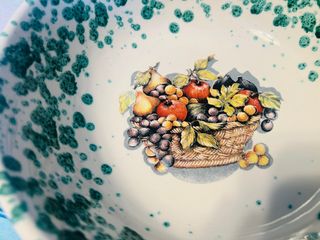 Ciotola in ceramica dipinta a mano