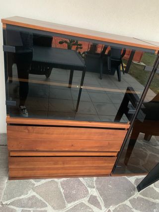 Mobili con vetrinetta in legno