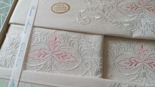 Lenzuolo matrimoniale ricamato 