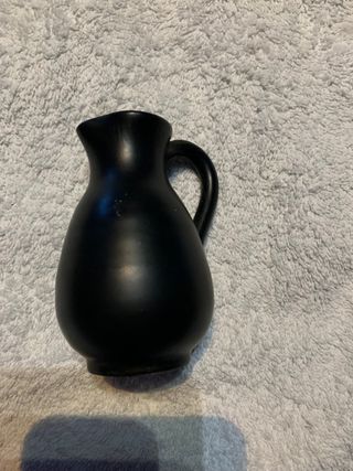 Piccola brocca nera
