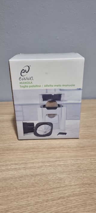 Taglia patate e affetta mele