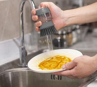 Spazzola lavapiatti con dispenser