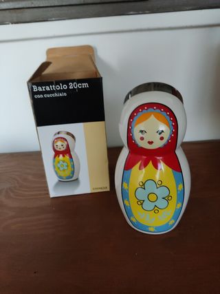 barattolo con cucchiaio 