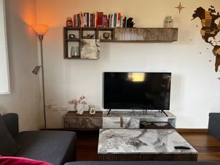 Parete attrezzata con tavolino 