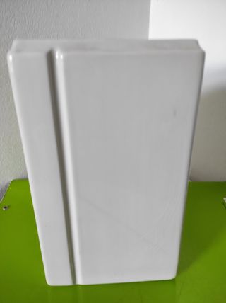 Vaso bianco in ceramica. 