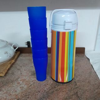thermos +6 bicchieri in plastica rigida