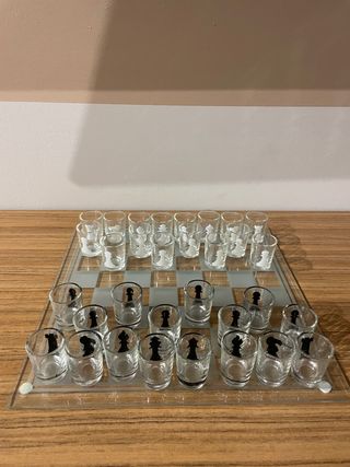 SCACCHIERA CON BICCHIERINI A PEDINE