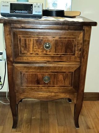 Comodino in legno antico