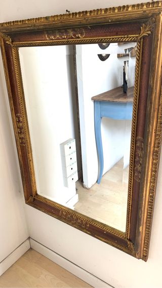 Specchio con cornice in legno 
