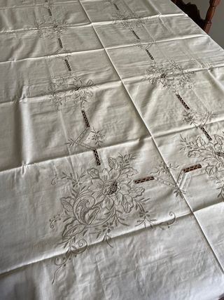 Tovaglia ricamata 