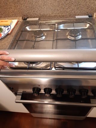 cucina a gas e forno elettrico