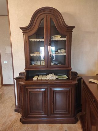 vetrinetta e credenza in legno di ciliegio