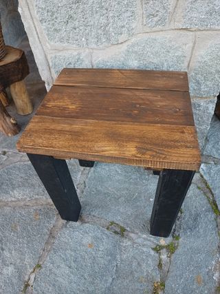 Sgabello in legno