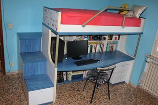 Arredo per cameretta. 2 letti di cui 1 a soppalco