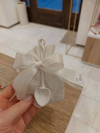 sacchetto bianco pizzo con cucchiaio