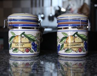 Barattoli dipinti a mano