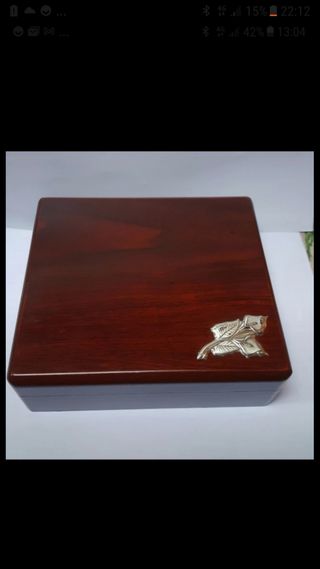 Portagioie in legno con placchetta argento 