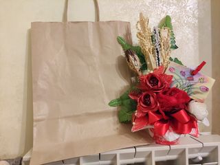 Vaso con fiori finti 