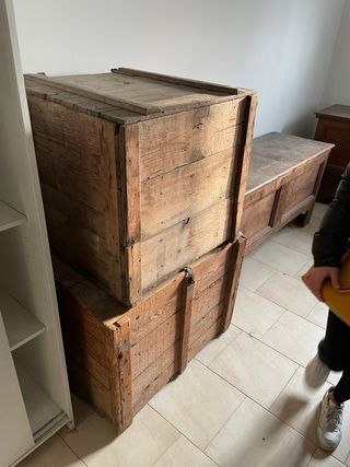 casse quadrate di legno da ristrutturare