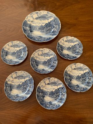 Servizio 6 piattini da dolce più 1 Olde English 