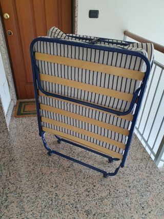 Lettino pieghevole Ikea a doghe, una piazza