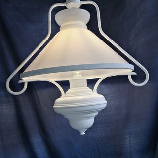 lampadario in ottone con vetro in opalina bianca