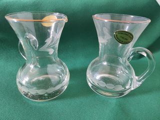 2 brocche piccole in vetro. 