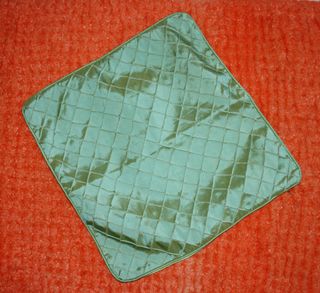 Copricuscino 40x37 cm in seta con motivo a rete