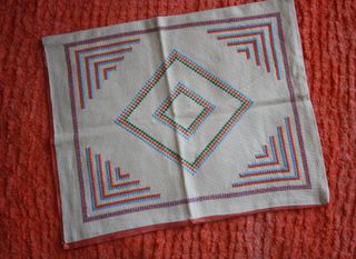 Copricuscino 48x40 cm con ricamo a punto croce