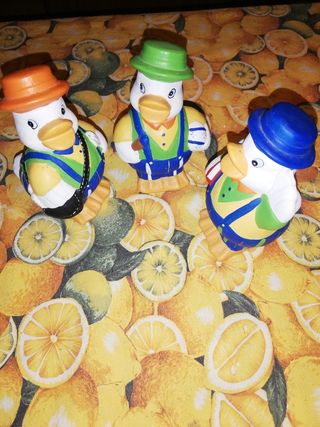 Statuette di papero in ceramica