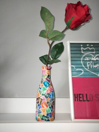 Vaso portafiori con Francobolli Elisabetta II