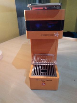 Macchina caffè illy colore arancio