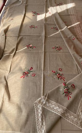 Tovaglia ricamata da 12 in puro lino