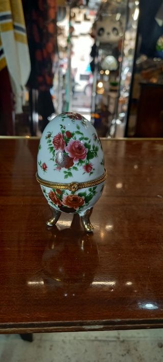 uovo portagioie in porcellana vintage