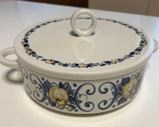 Pirofila decorata con coperchio