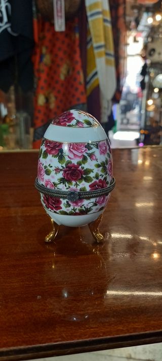 uovo portagioie in porcellana vintage