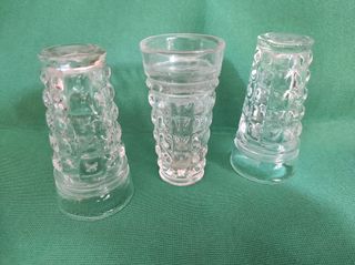 3 bicchierini in vetro. 