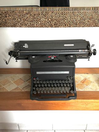 Macchina da scrivere Olivetti