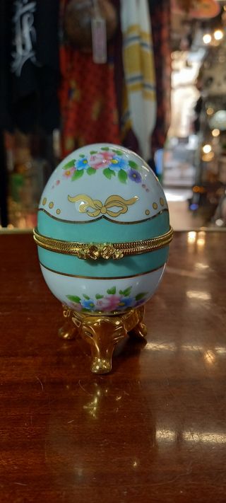 uovo portagioie in porcellana