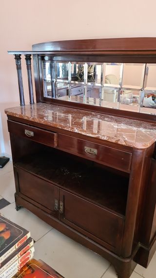 mobile con specchio unico pezzo