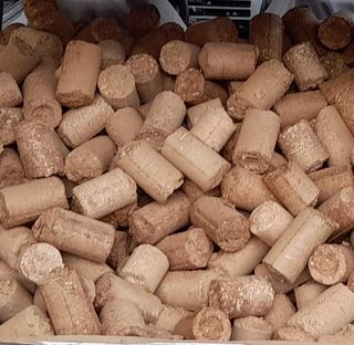 Tocchetti di segatura pressata per camini e termo