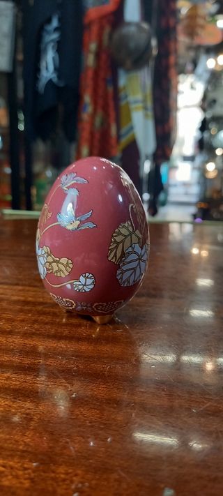 uovo in porcellana dipinto a mano vintage