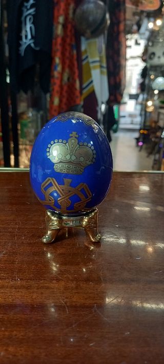 uovo in porcellana dipinto a mano vintage