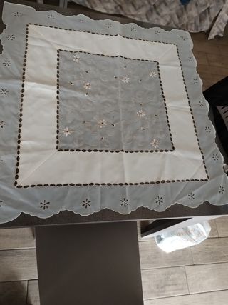 Centrotavola quadrato bianco e panna